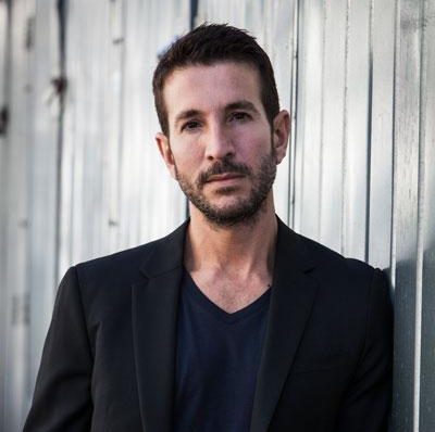 Alex Michaelides, "Me importa conocer cómo trabaja la mente del ser humano"